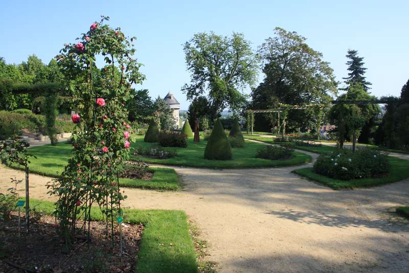 LAVAL, le jardin de la Perrine, un lieu chargé d'histoire(s) - Wivisites