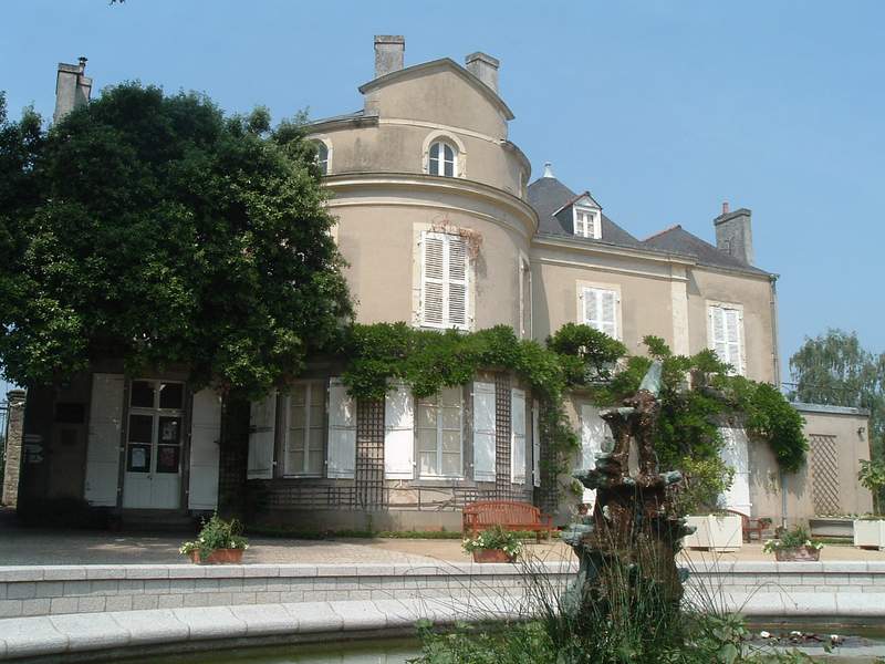 LAVAL, le jardin de la Perrine, un lieu chargé d'histoire(s) - Wivisites