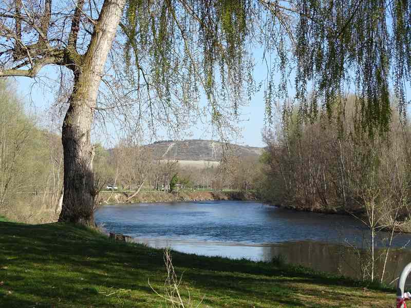 Boucle du plan d'eau de Cournon aux puys de Bane et Anzelle - Wivisites
