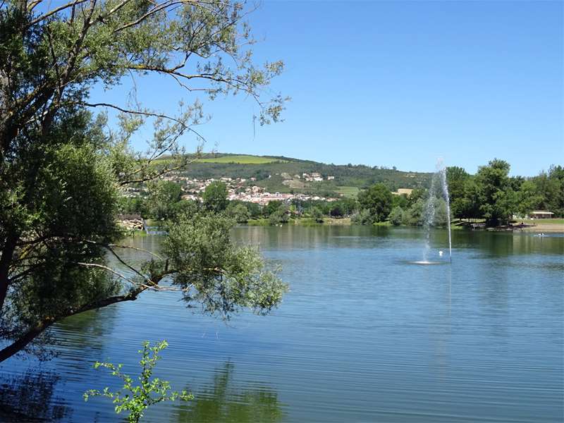 Boucle du plan d'eau de Cournon aux puys de Bane et Anzelle - Wivisites